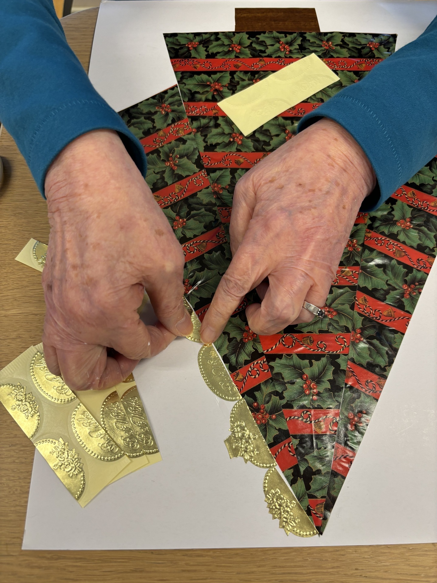 木の実のツリー デイサービの創作レクリエーション: 手作り TOY BOX